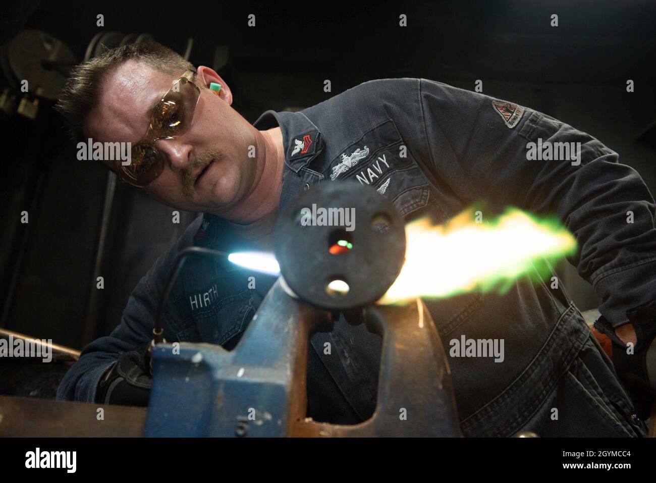 PACIFIC OCEAN (Jan. 30, 2020) U.S. Navy Hull Maintenance Technician 1st ...