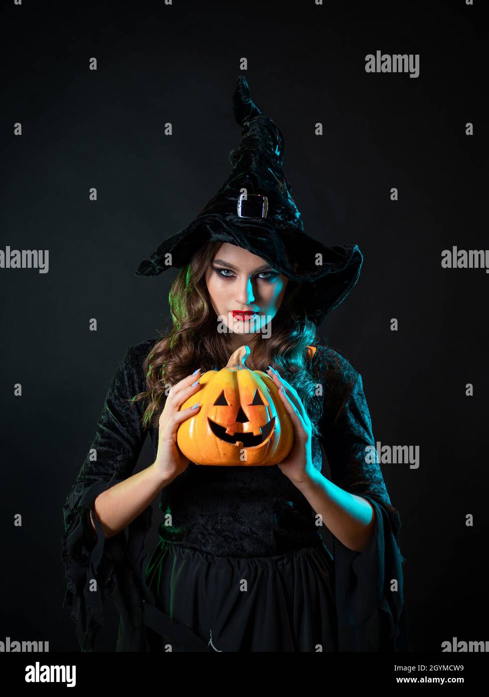 Black pointed witches hat hi-res stock photography and images - Alamy
