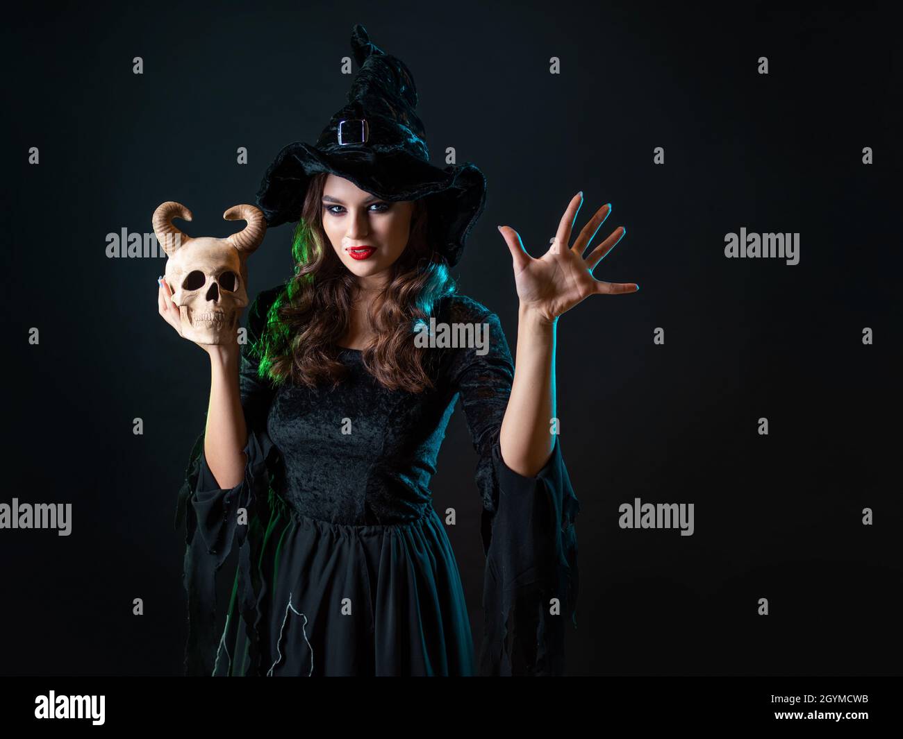 Conical skull hi-res stock photography and images - Alamy