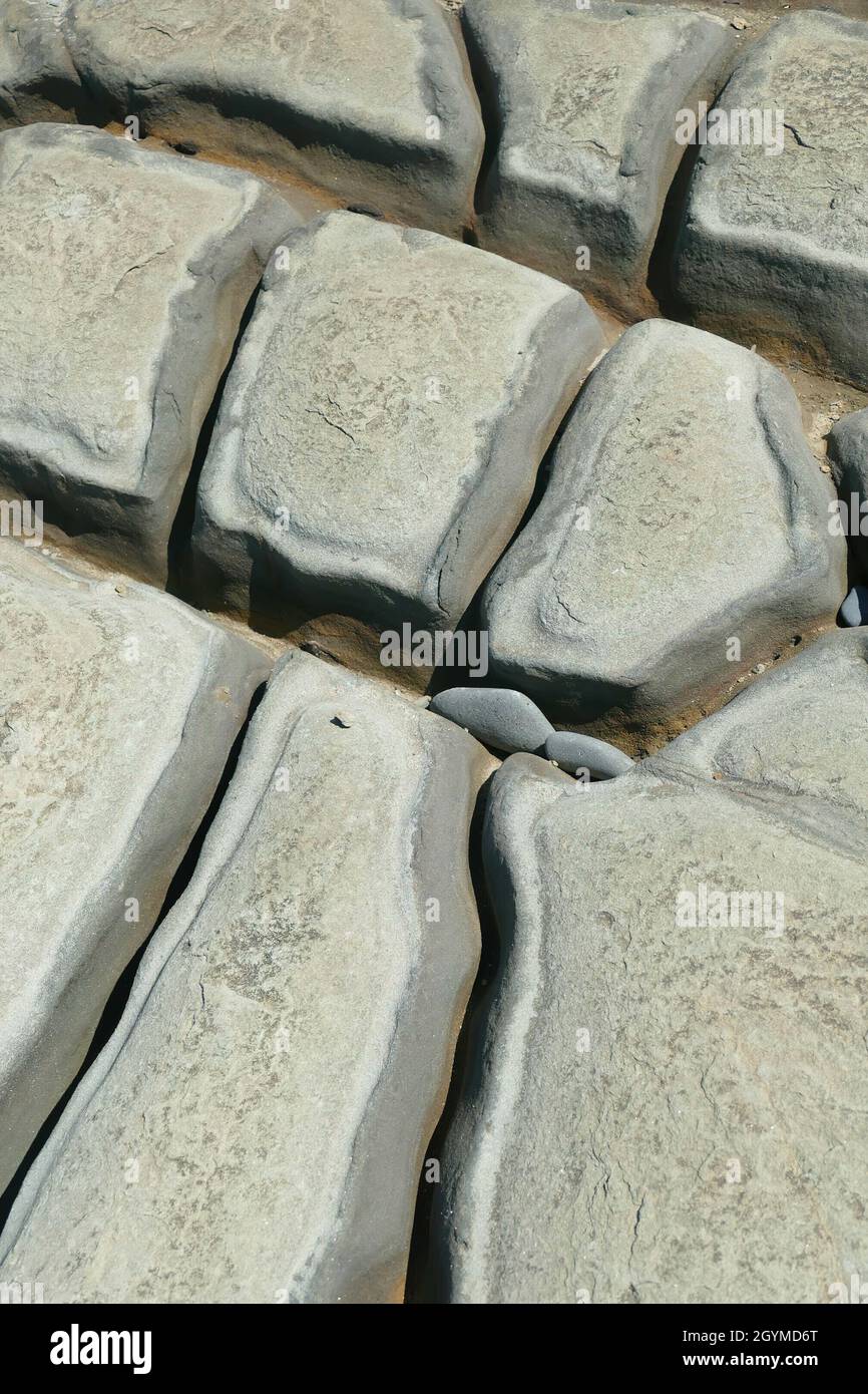 Geometric mudstone formations on Oregon beach Stock Photo - Alamy