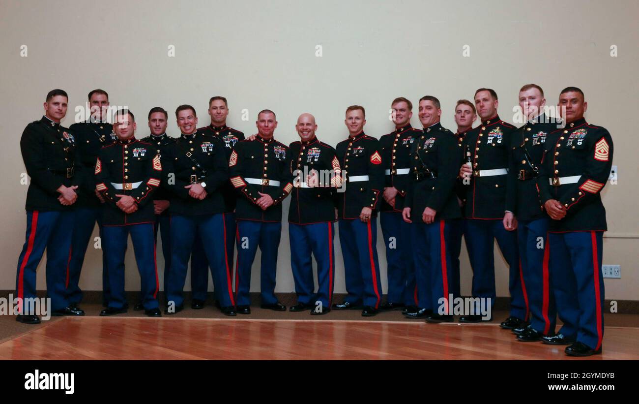 U.S. Marines with 1st Reconnaissance Battalion pose for a picture ...