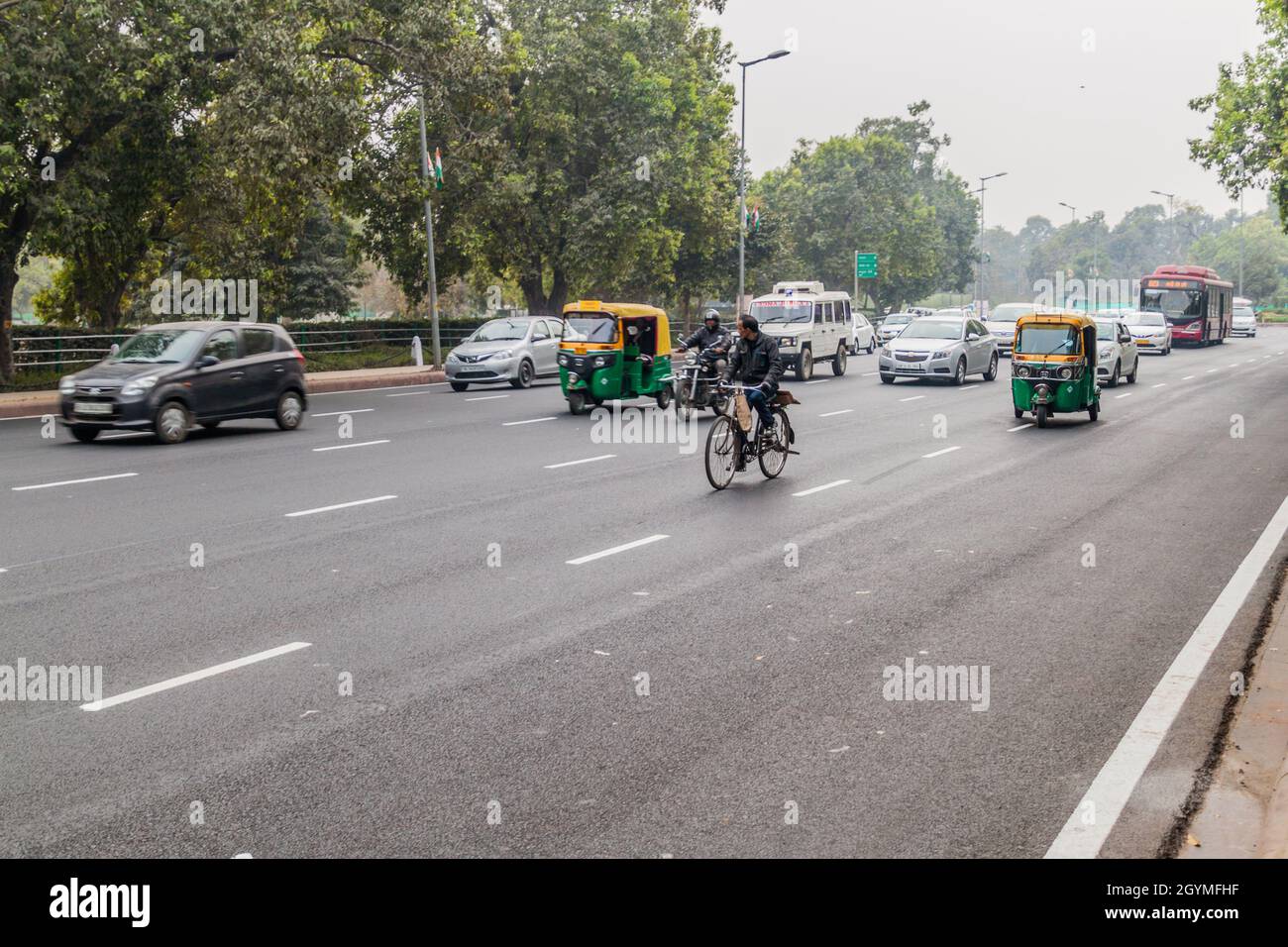 Traffic in india gate road hi-res stock photography and images - Alamy