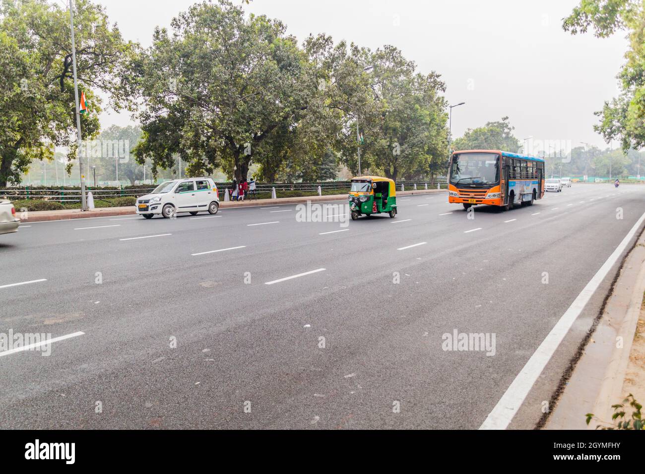 Traffic in india gate road hi-res stock photography and images - Alamy