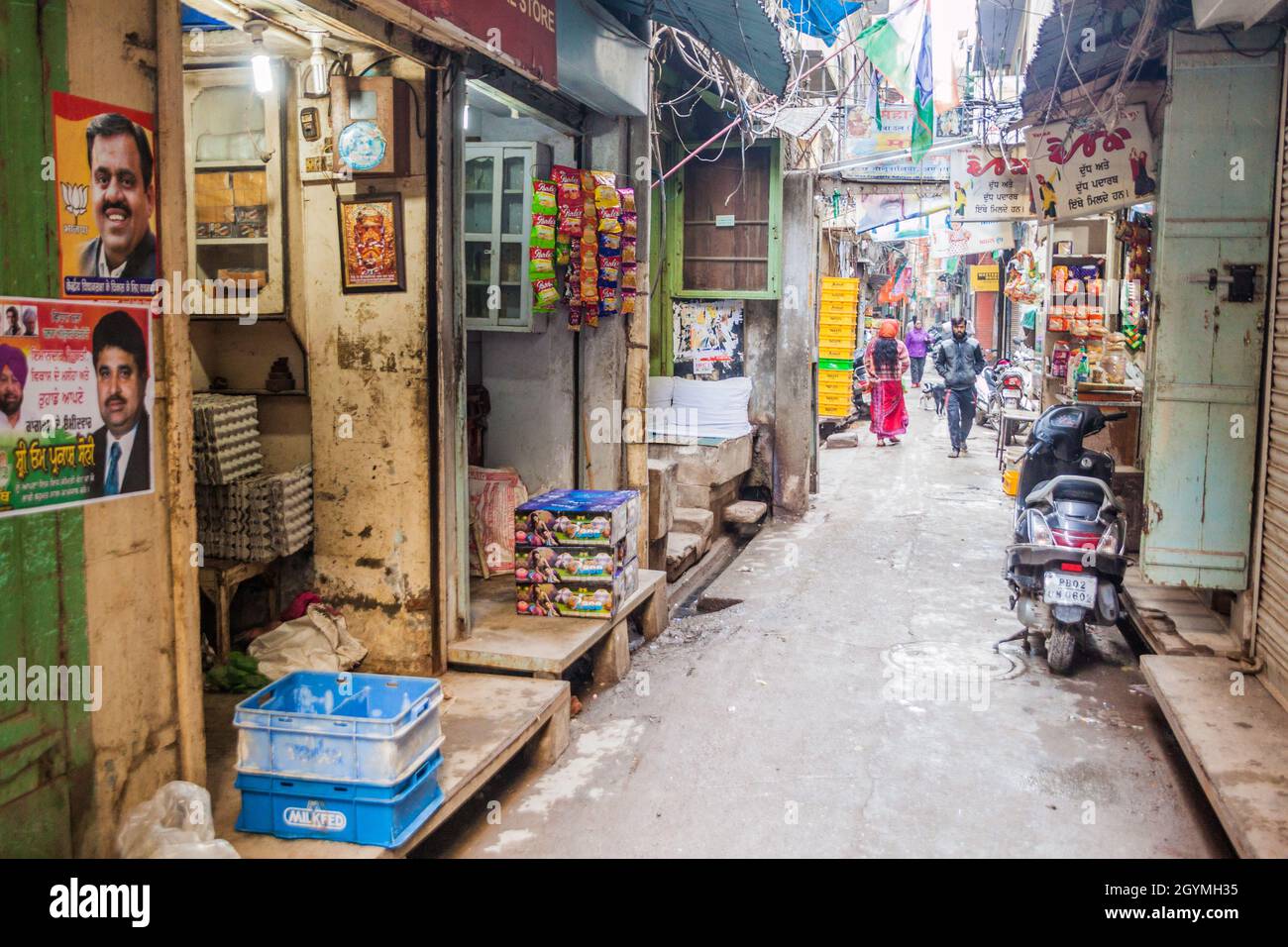 AMRITSAR, INDIA - JANUARY 26, 2017: Narrow alley in the center of ...