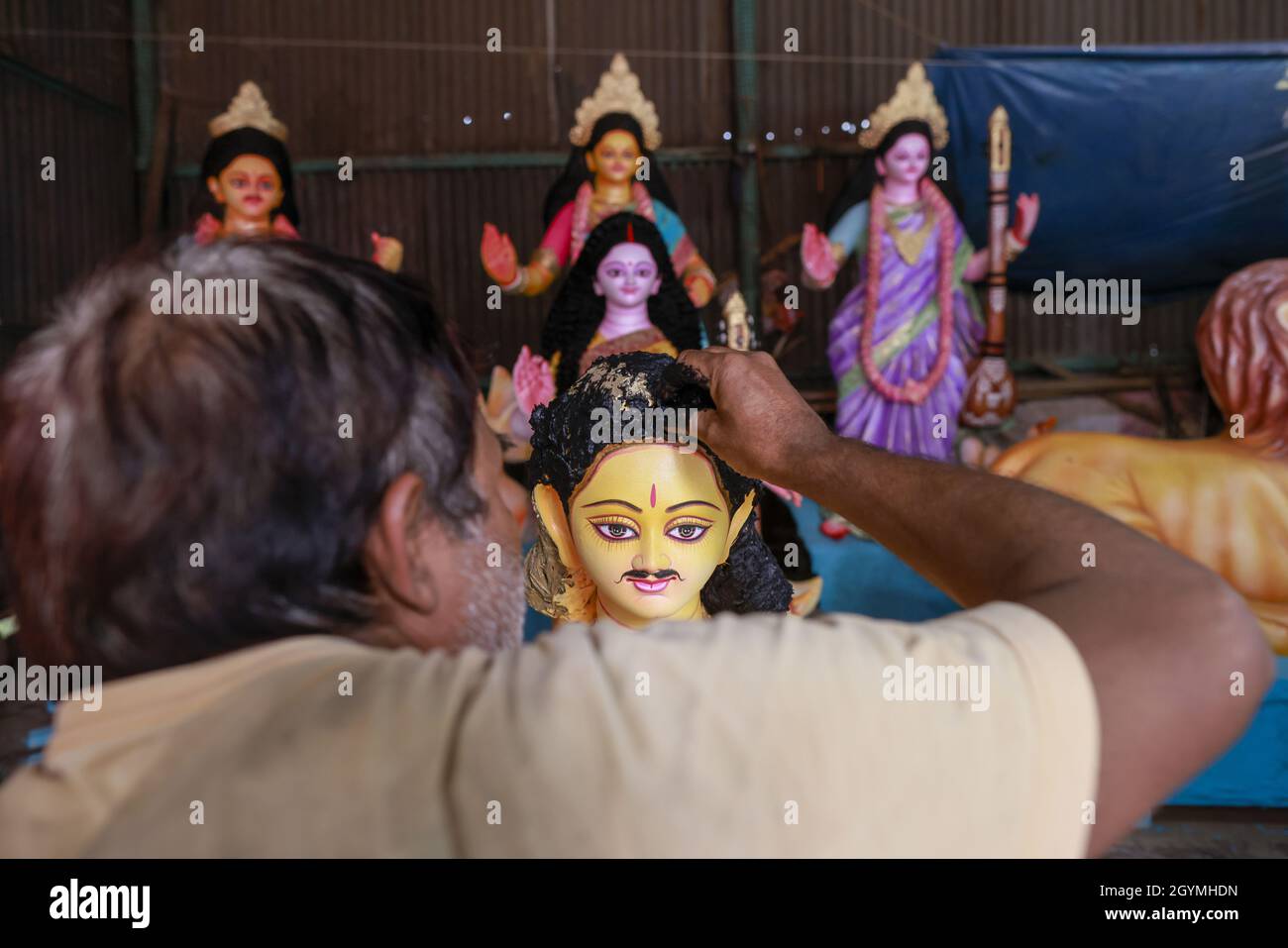 Dhaka, Bangladesh. 08th Oct, 2021. A Bangladeshi artist works on a clay ...