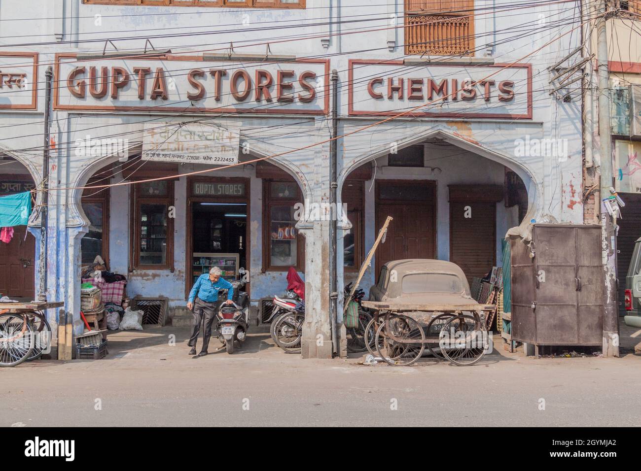 Rickshaw in street in lucknow hi-res stock photography and images - Alamy