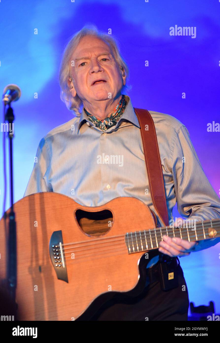 Justin hayward hi-res stock photography and images - Alamy
