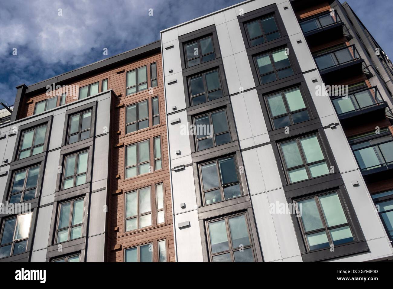 Buildings lots of windows hi-res stock photography and images - Alamy