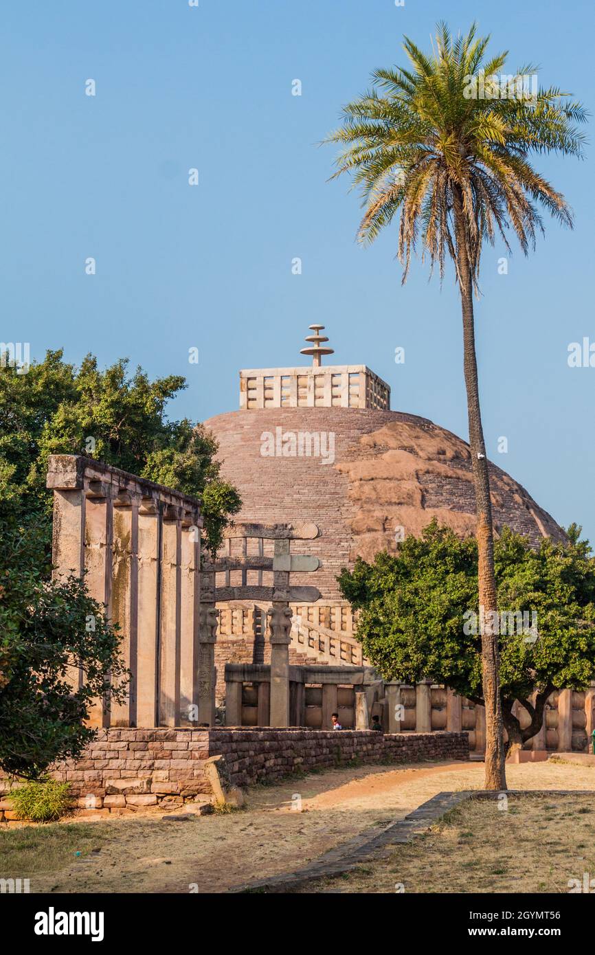 Buddhist monuments, sanchi hi-res stock photography and images - Alamy