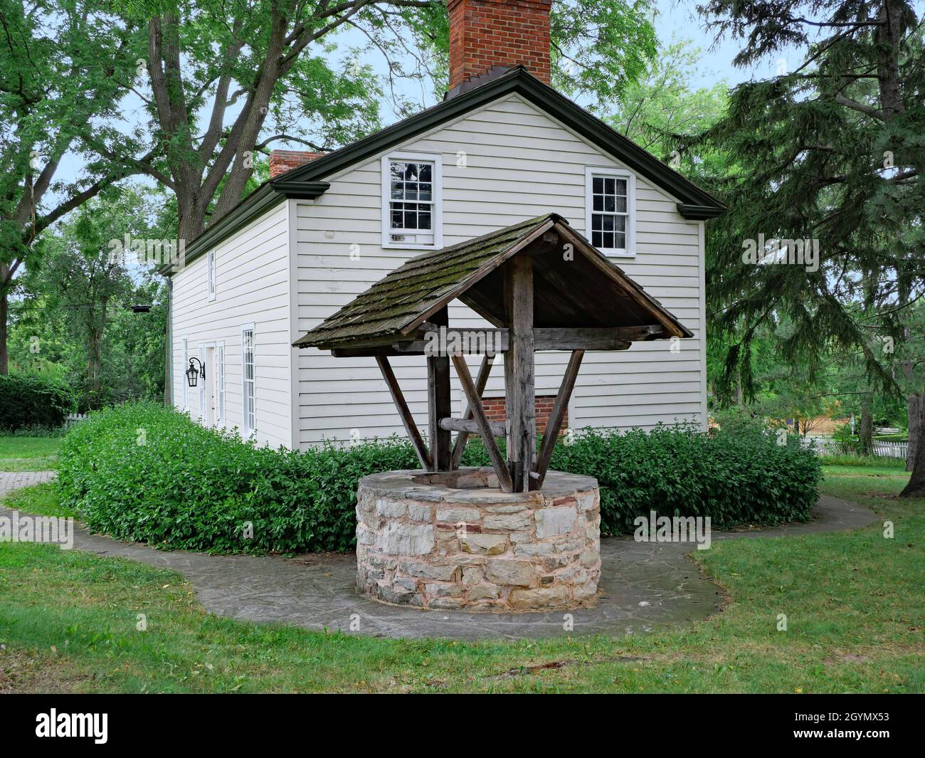 Old-fashioned water well beside historic clapboard house, Laura Secord ...