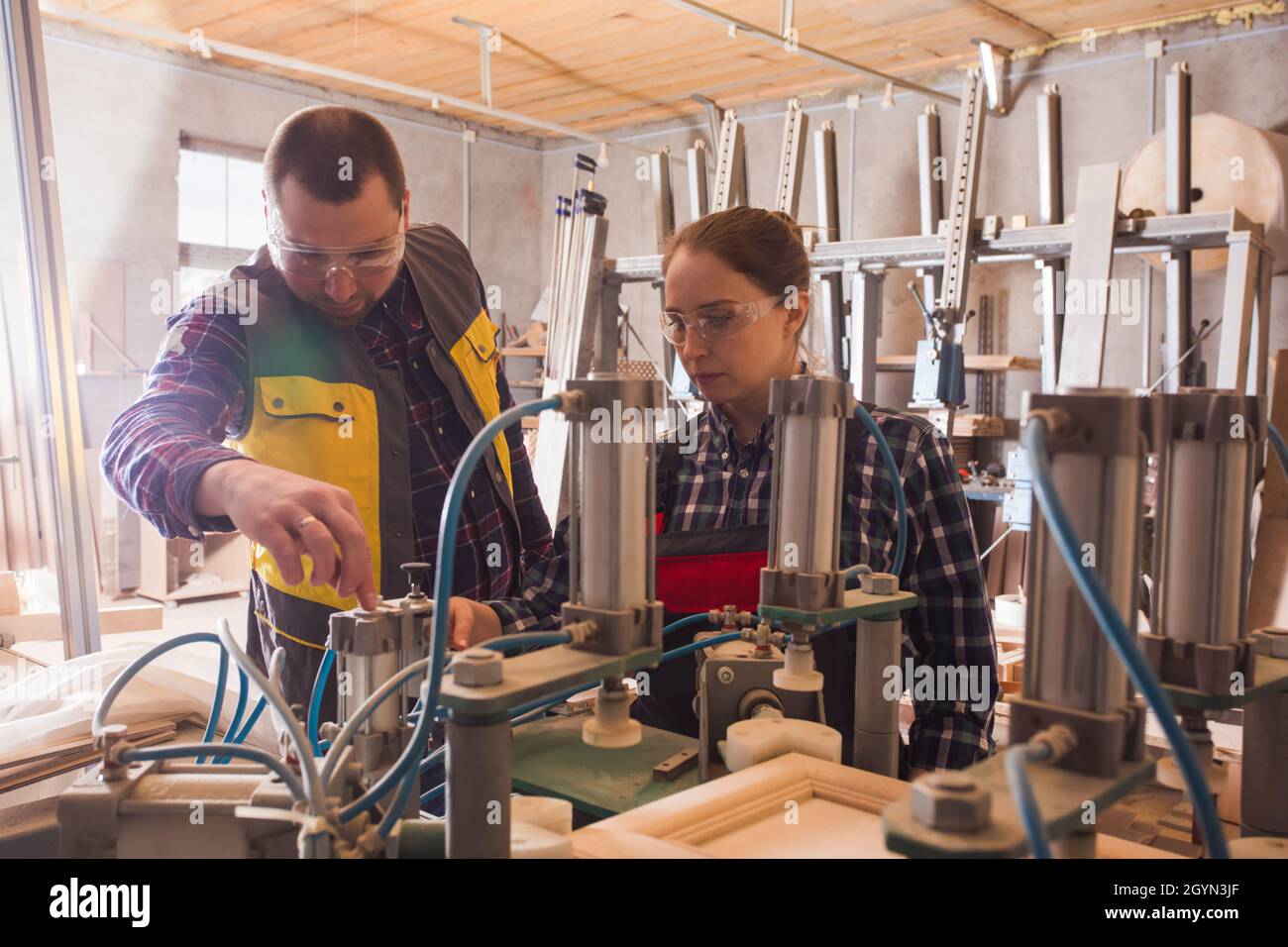 Construction apprentice machinery hi-res stock photography and images ...