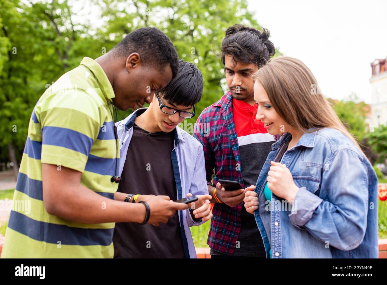 Using phones for school work hi-res stock photography and images - Alamy