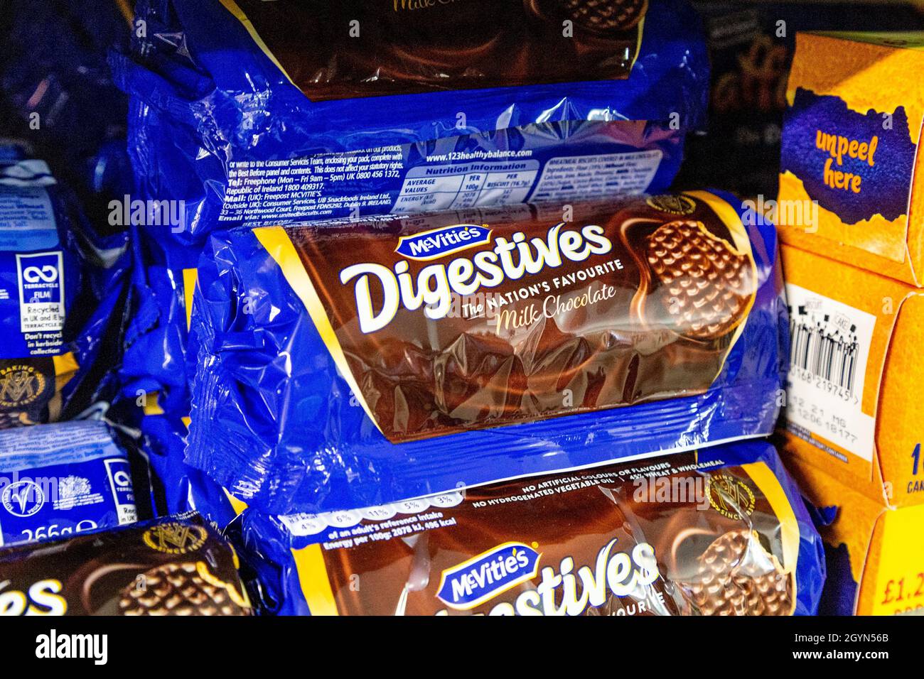 Chcolate covered digestives hi-res stock photography and images - Alamy