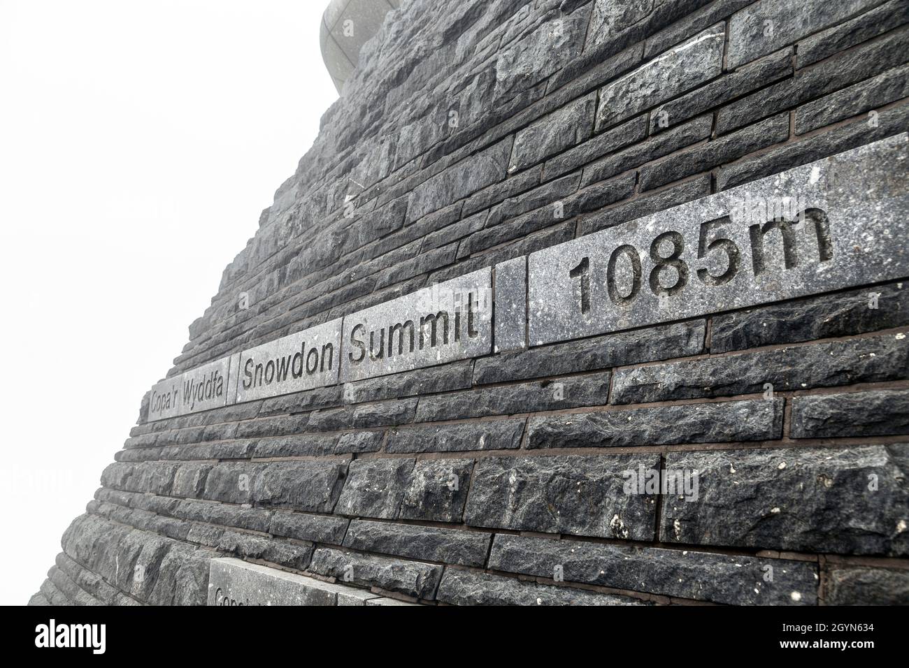 Sign at the summit of Snowdon, Snowdonia National Park, Wales, UK Stock ...