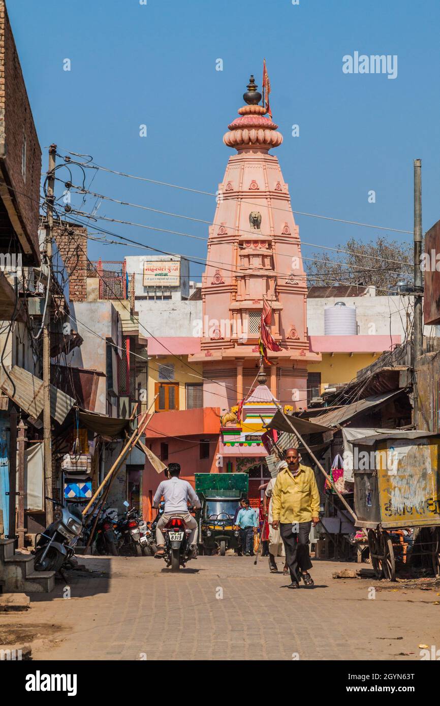 VRINDAVAN, INDIA - FEBRUARY 18, 2017: Small pink Hindu temple in ...