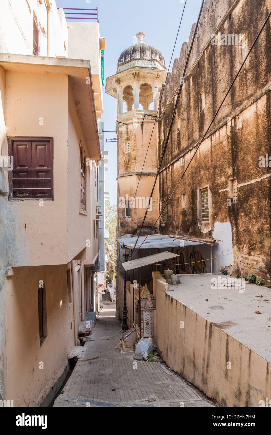 Narrow alley in Udaipur, Rajasthan state, India Stock Photo - Alamy