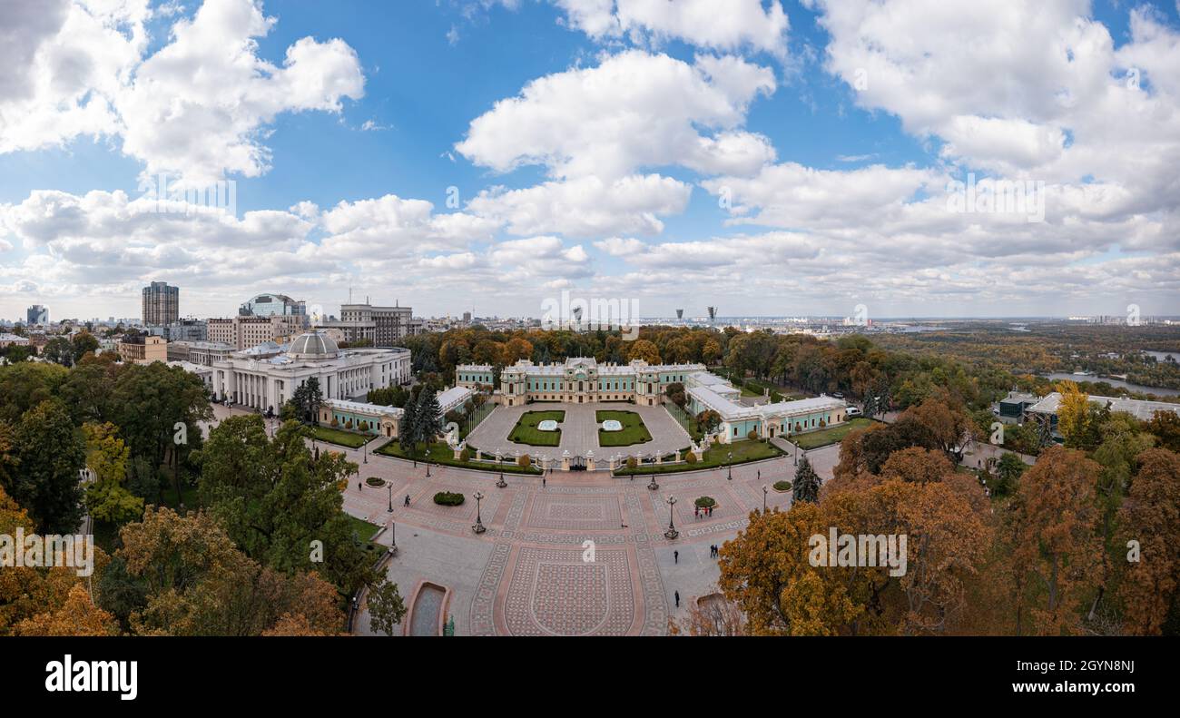 Maryinsky palace hi-res stock photography and images - Alamy