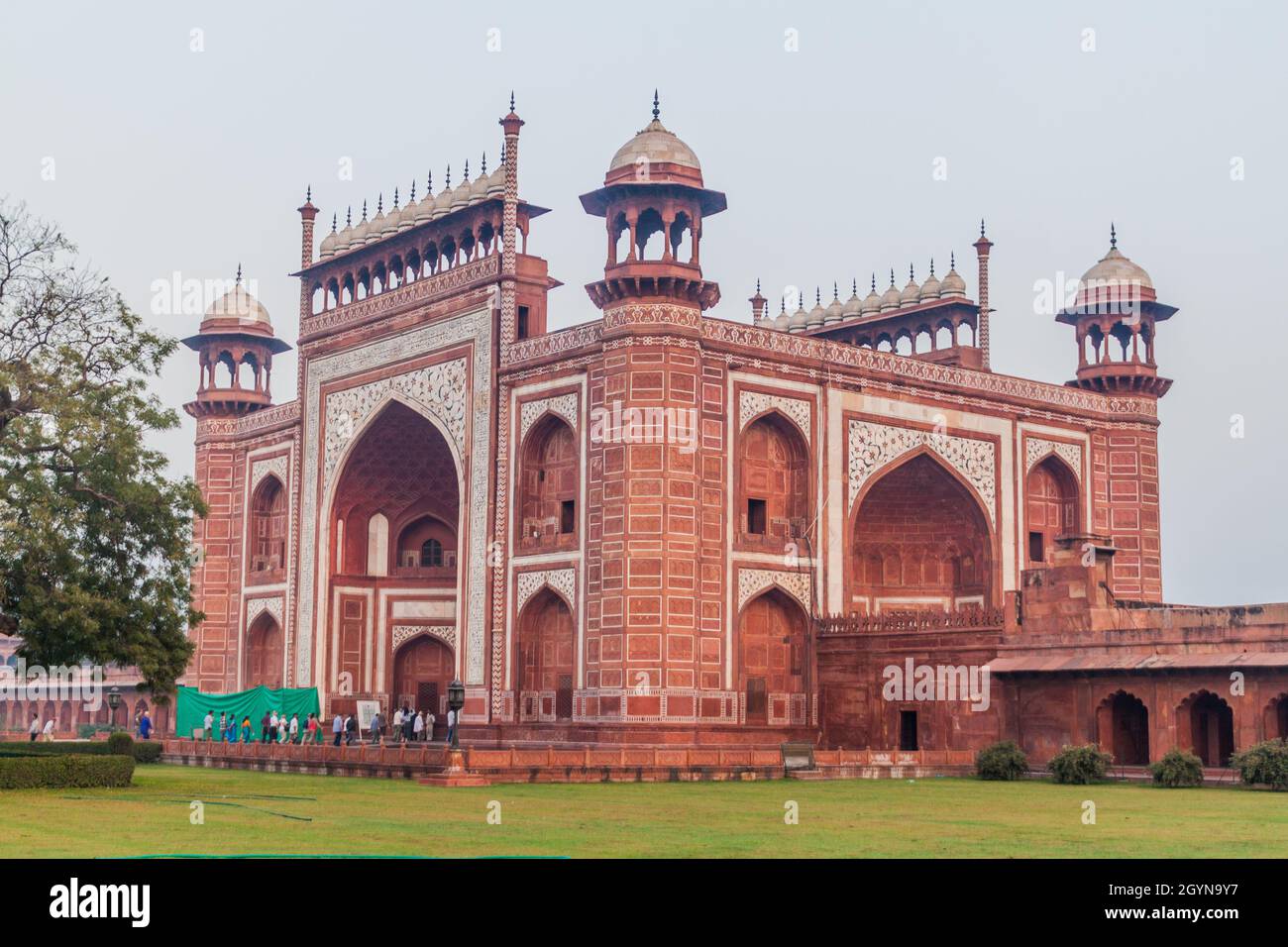 Great gateway to the taj mahal hi-res stock photography and images - Alamy