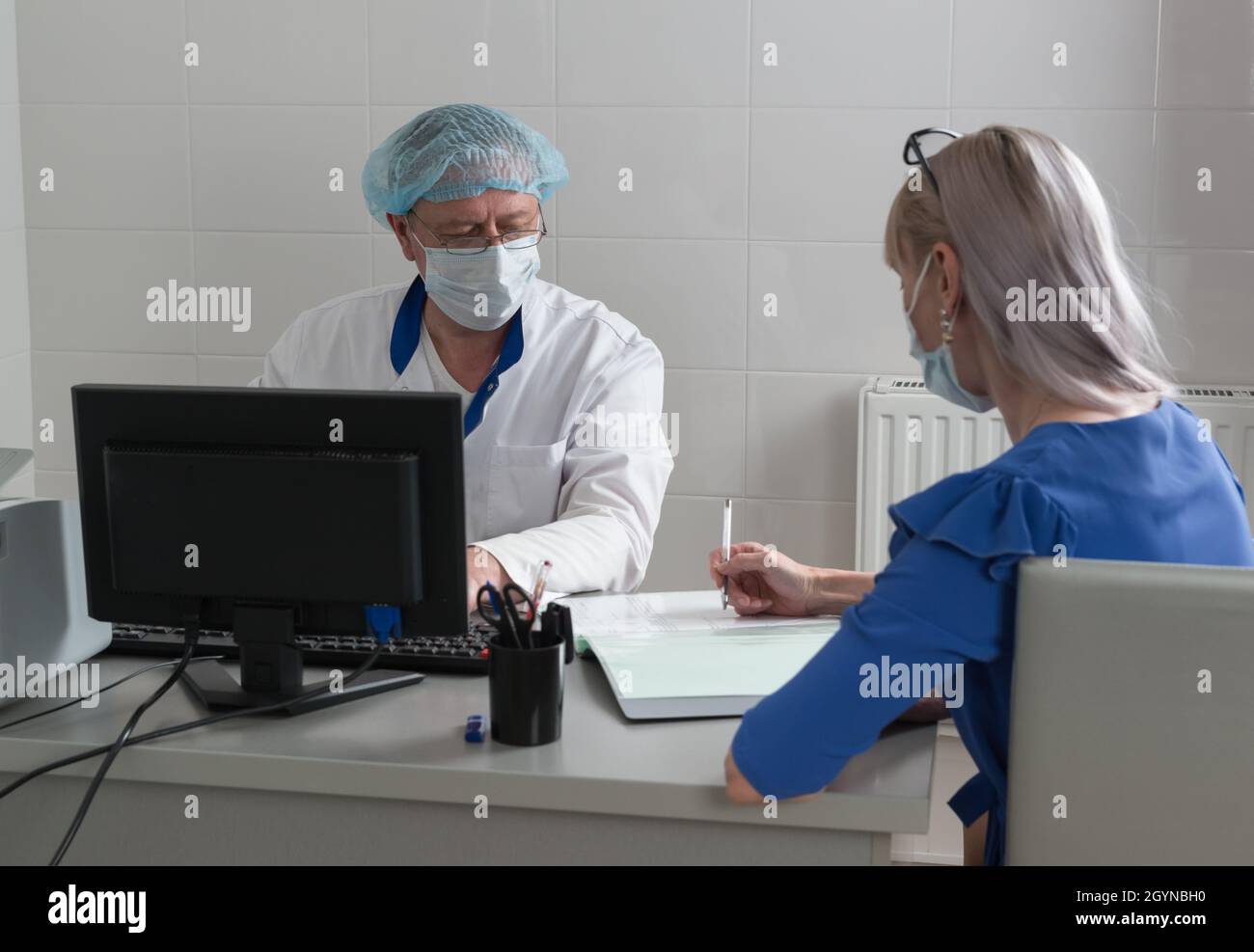 Informed consent hi-res stock photography and images - Alamy