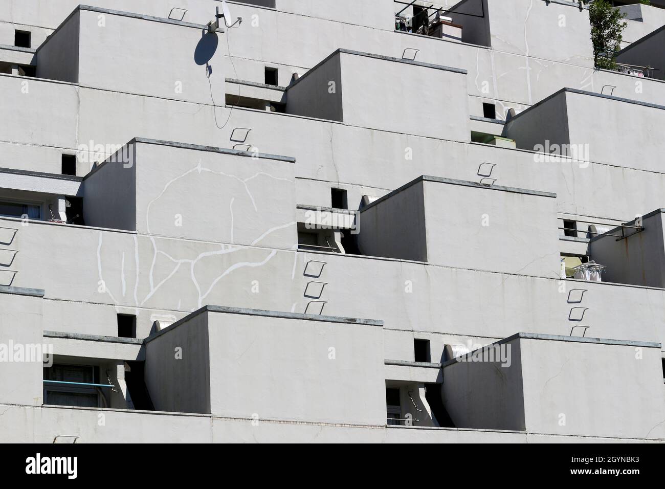 Public housing complex hi-res stock photography and images - Alamy