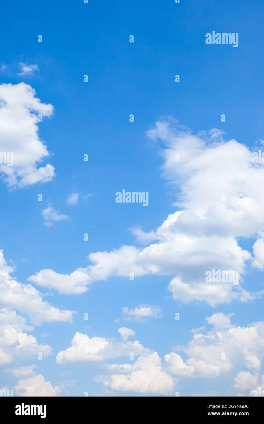 Sky vertical hi-res stock photography and images - Alamy