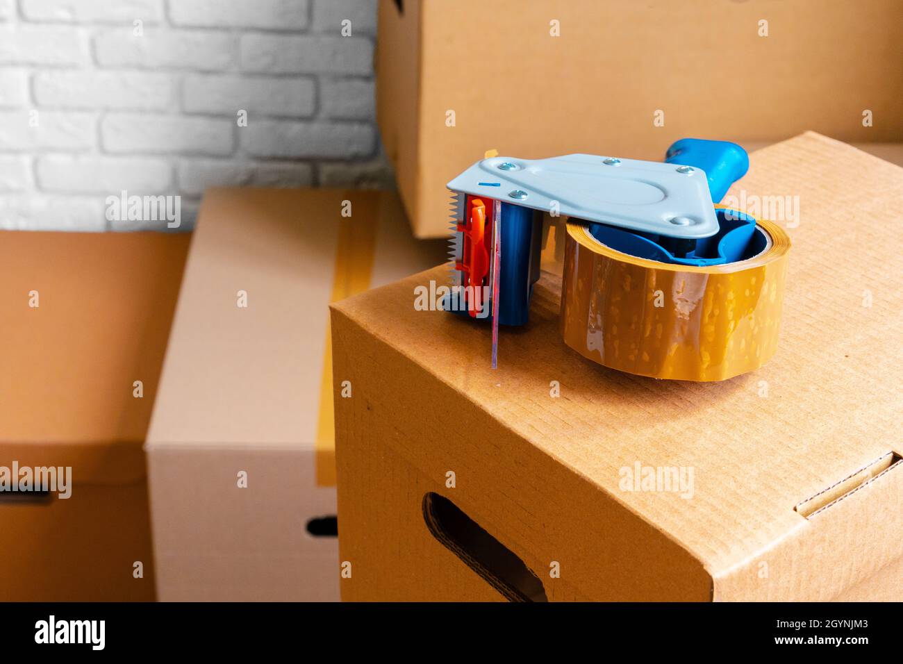 Close up of moving carton boxes in an empty room Stock Photo - Alamy