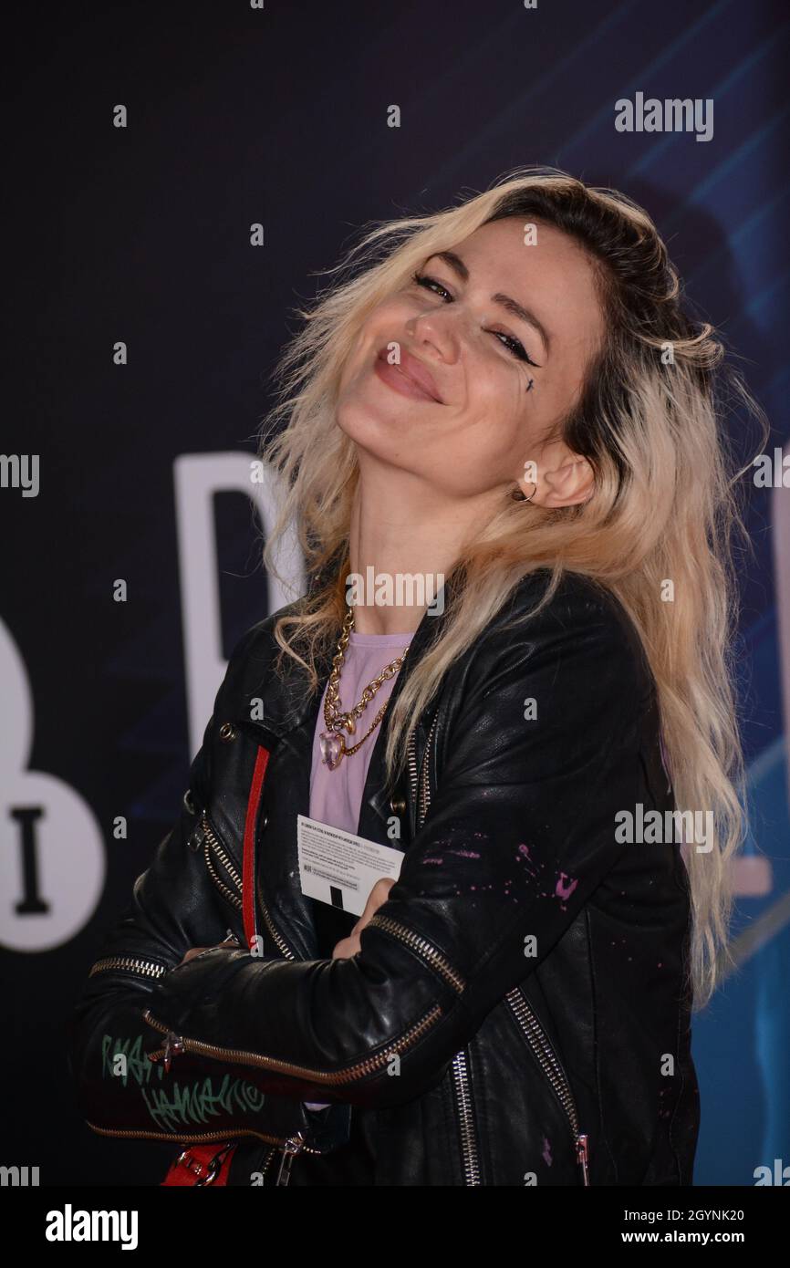 London, UK. 08th Oct, 2021. Carl Barat girlfriend arrives at The Velvet ...