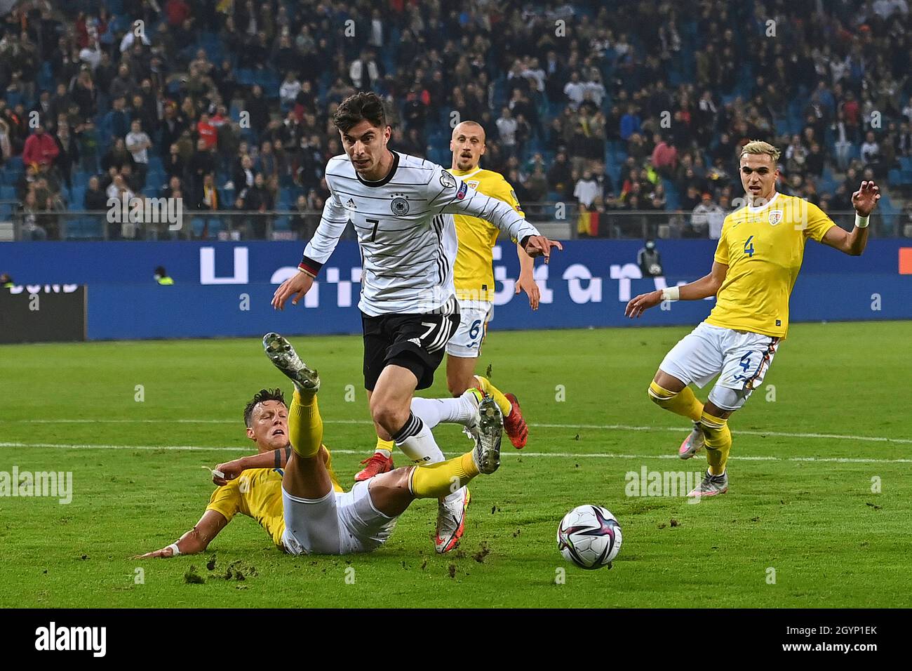 Hamburg, Germany. 08th Oct, 2021. Kai HAVERTZ (GER), action, duels ...