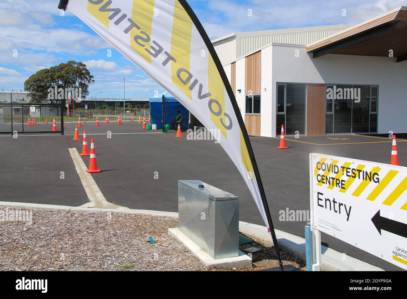 Border workers hi-res stock photography and images - Alamy