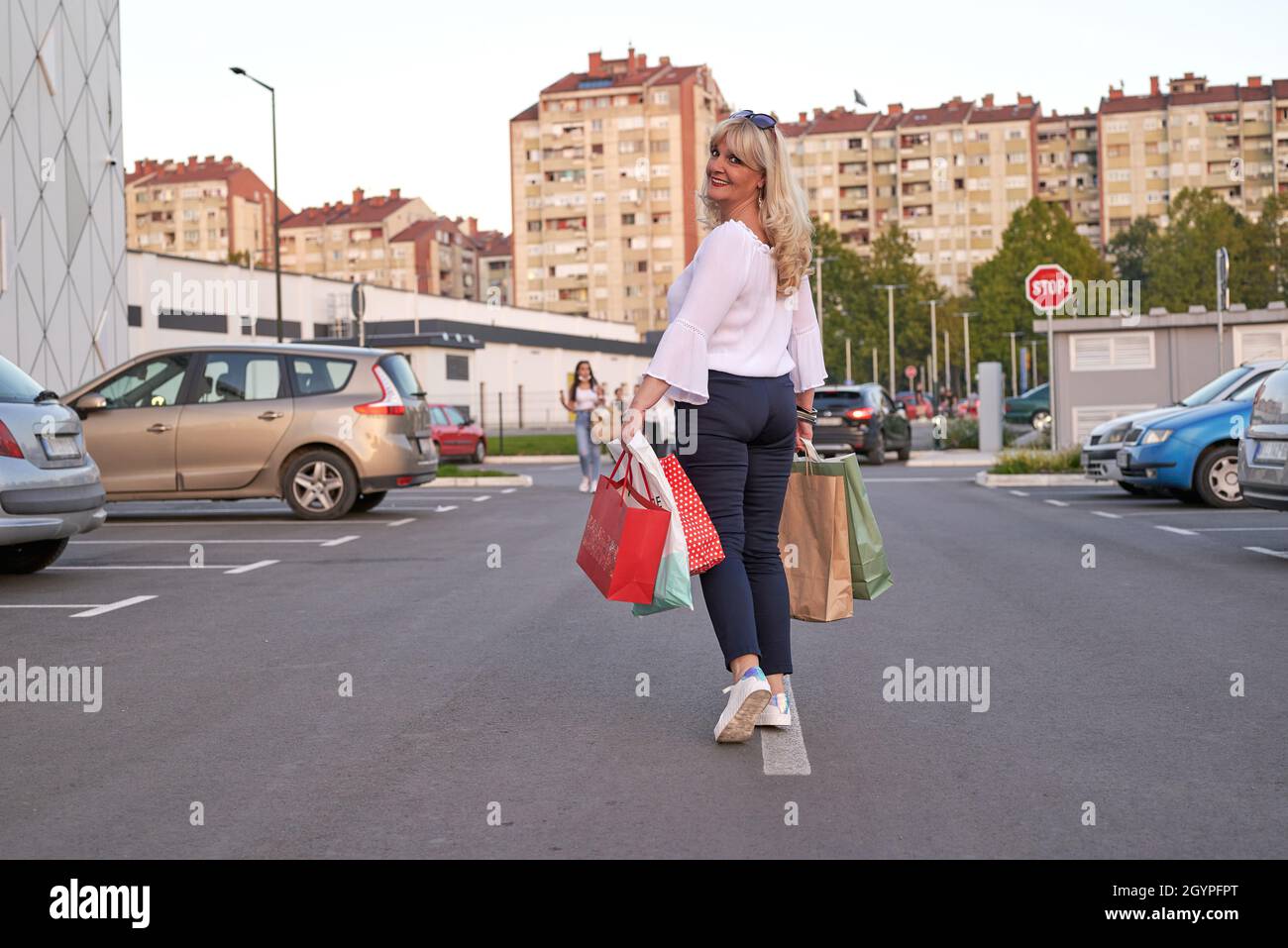 Pretty blonde shopping beauty hi-res stock photography and images - Alamy