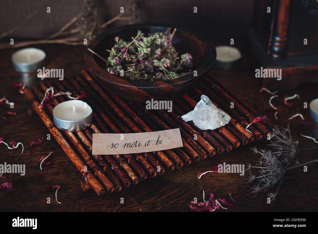 Mote paper hi-res stock photography and images - Alamy