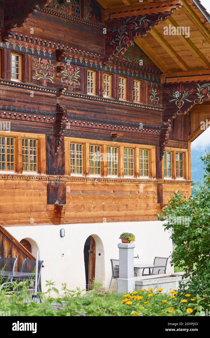 Simmentaler chalets hi-res stock photography and images - Alamy