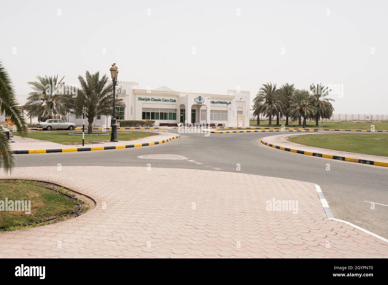 Dubai desert classic hi-res stock photography and images - Alamy