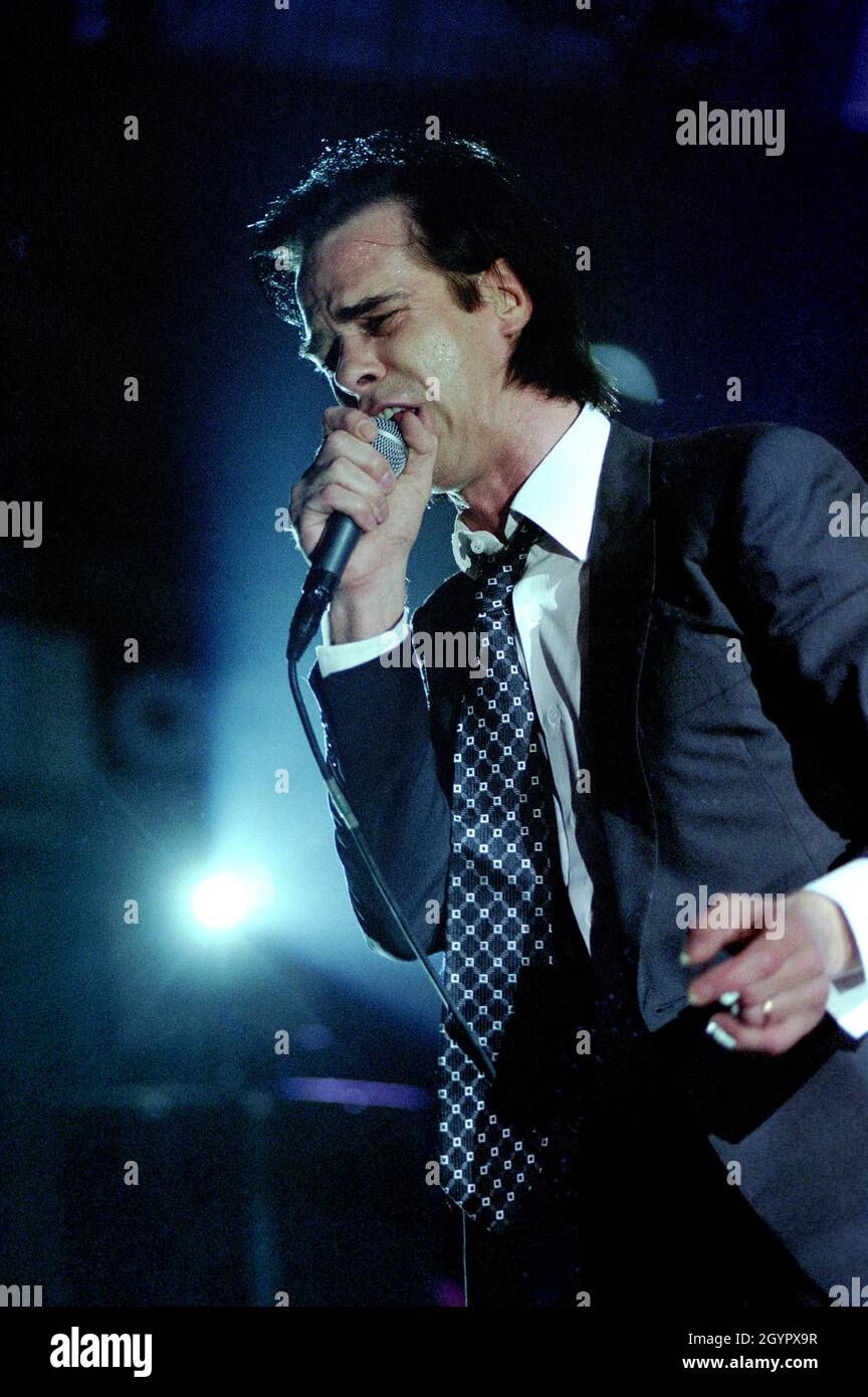 Nick cave 2001 hi-res stock photography and images - Alamy