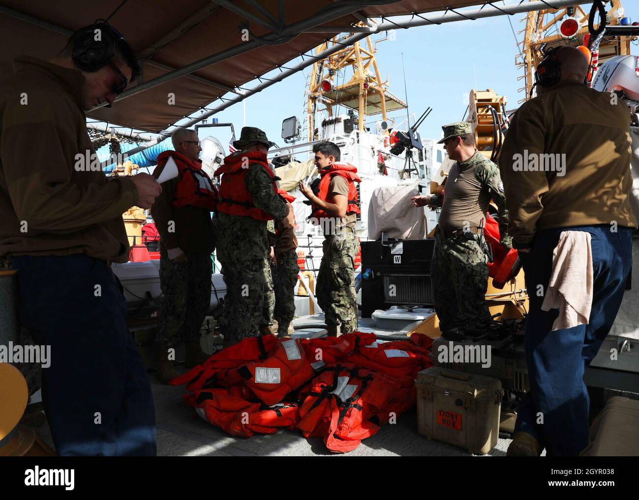 200122-A-DM672-1041 ARABIAN GULF (Jan. 22, 2020) Coast Guardsmen ...