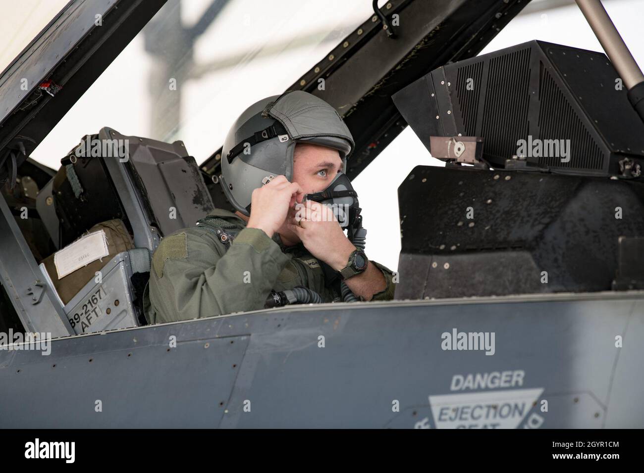 Okla. Army National Guard Recruiter, Staff Sgt. James Kimball secures ...
