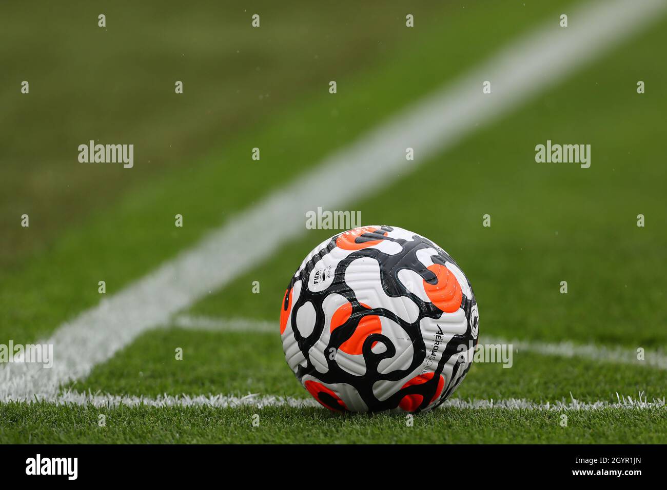 Nike Strike Aerowsculpt 2021/22 Official Premier League match ball ...