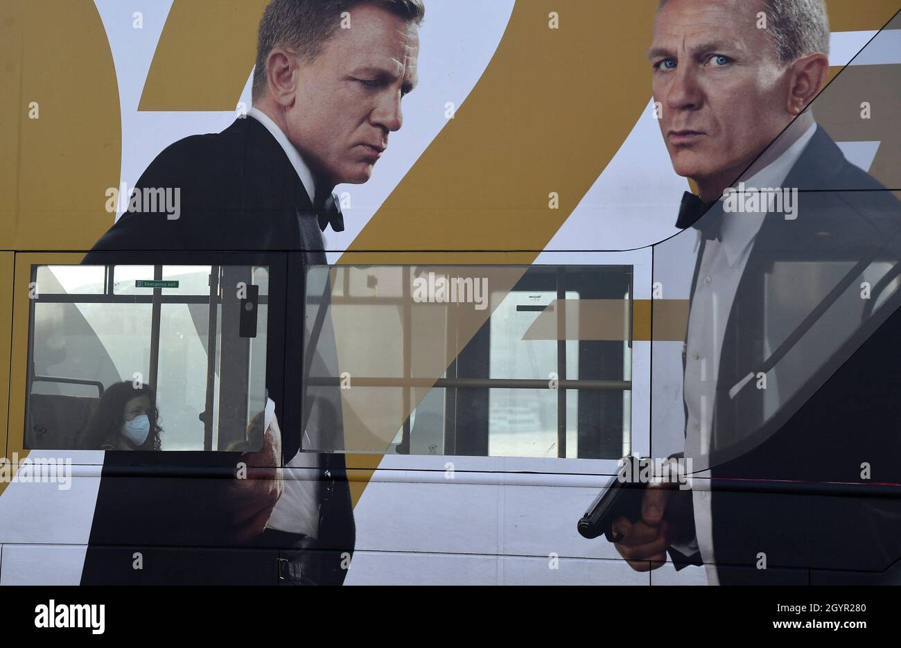 James bond advertisement hi-res stock photography and images - Alamy