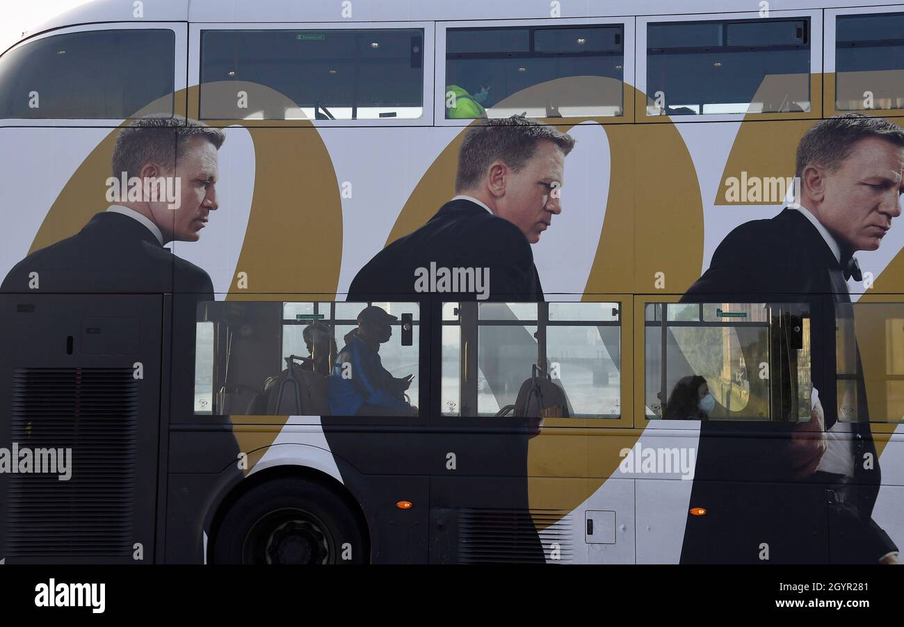 James bond advertisement hi-res stock photography and images - Alamy