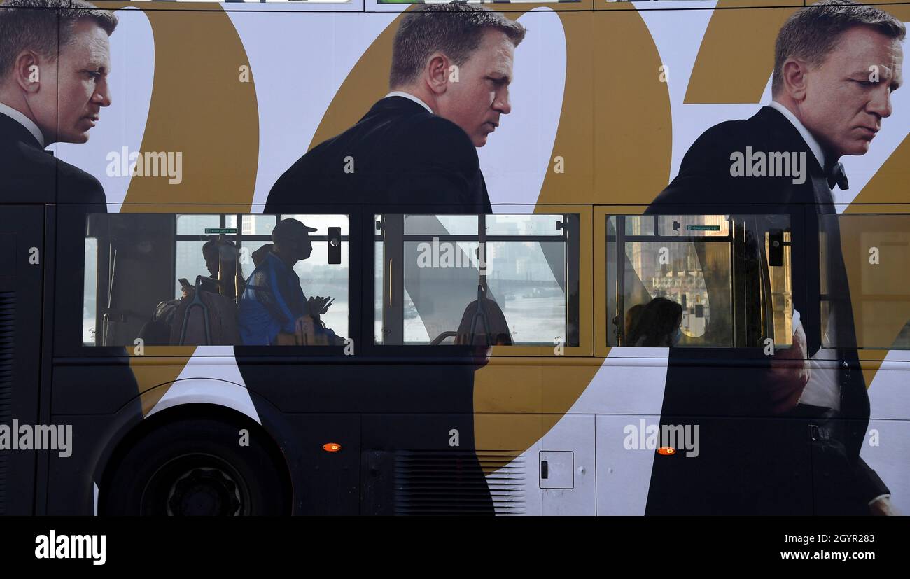 James bond advertisement hi-res stock photography and images - Alamy
