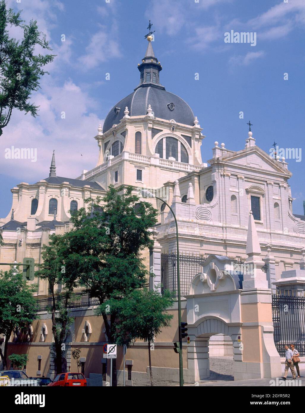 EXTERIOR NEOCLASICO - S XX. Author: FERNANDO CHUECA GOITIA Y CARLOS ...