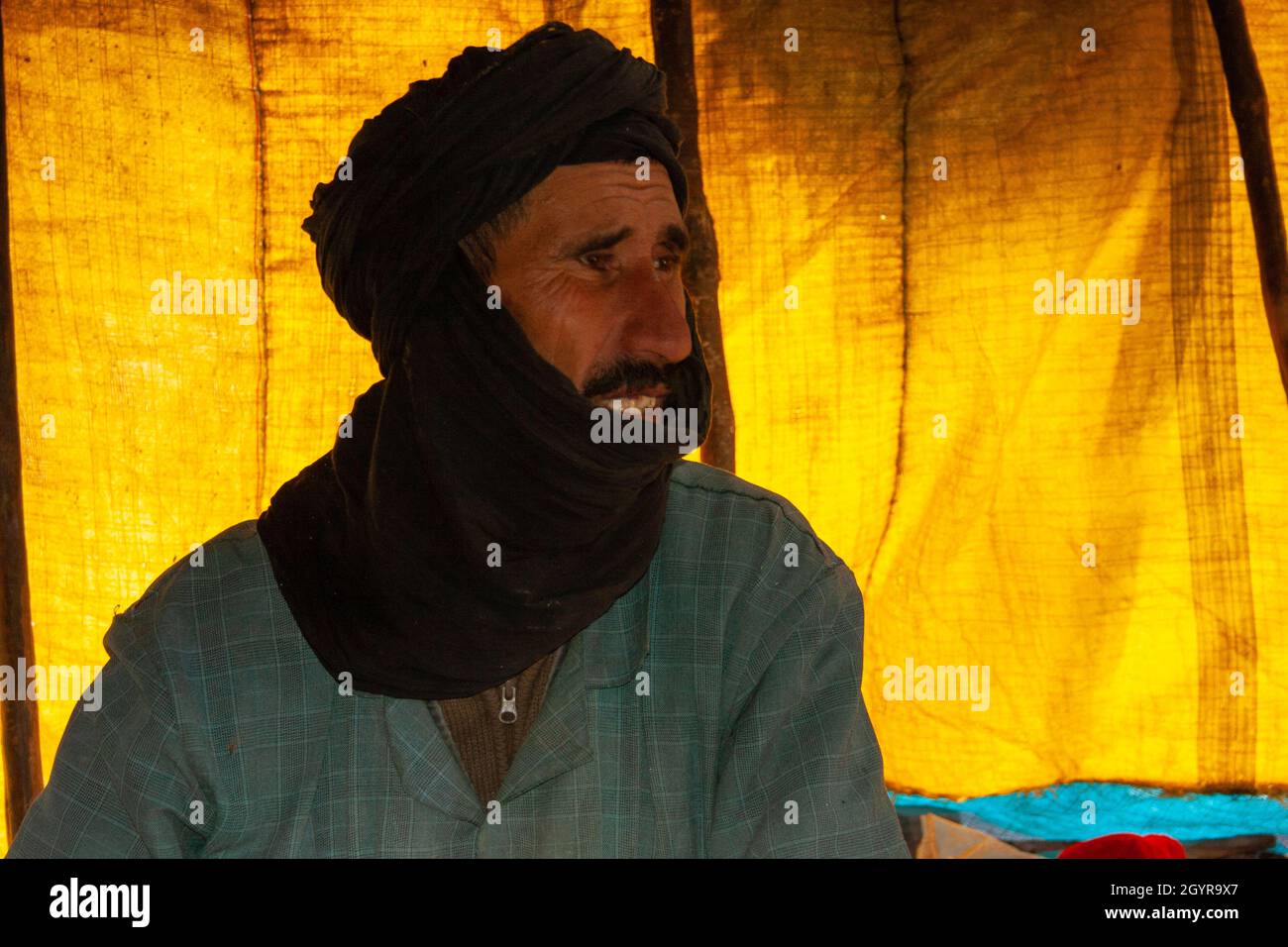 Nomadic Moroccan People and their tents Stock Photo - Alamy