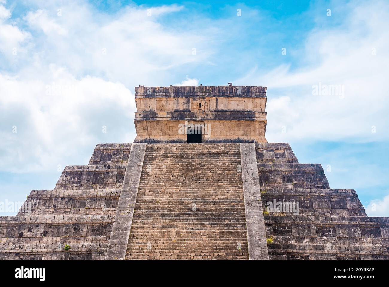 Old ruins of Temple of Kukulkan great pyramid in Chichen Itza Stock ...
