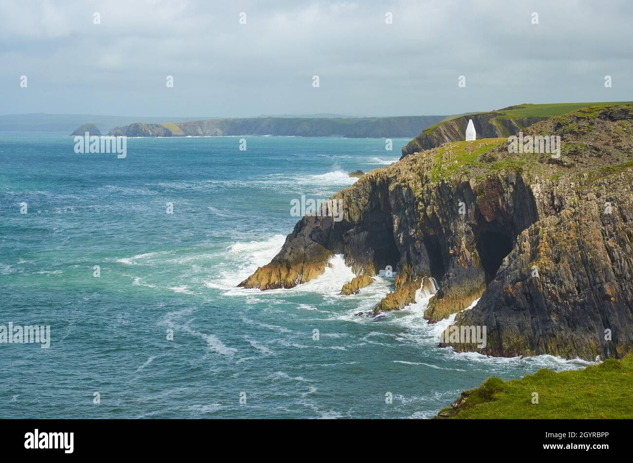 Cliffs rocks caves coast hi-res stock photography and images - Alamy