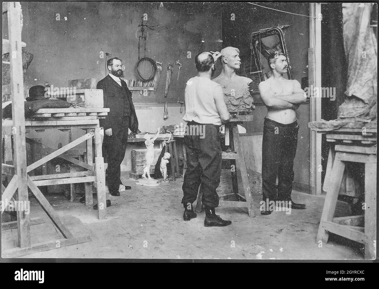 Sculptor c Black and White Stock Photos & Images - Alamy