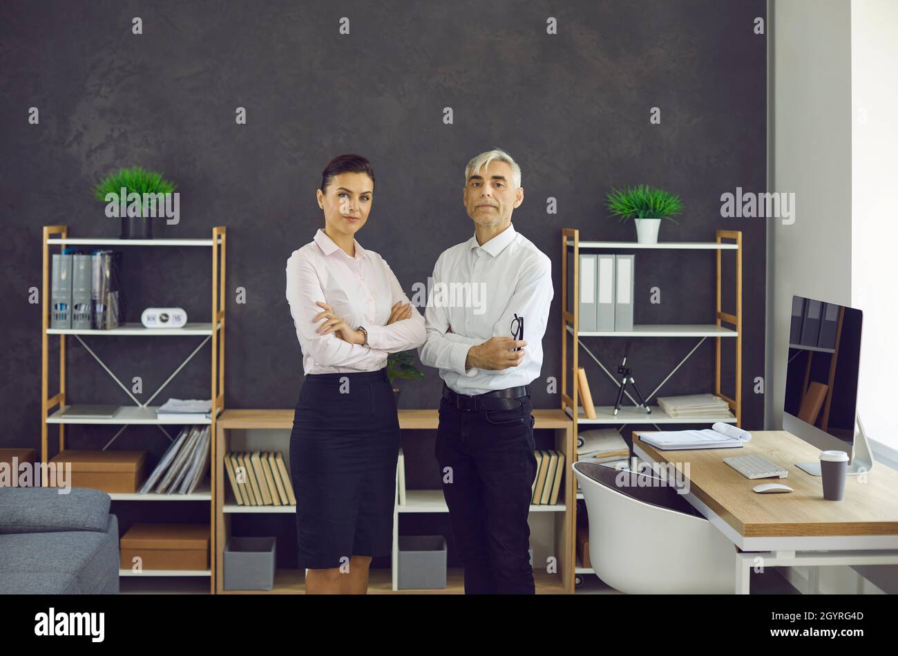 Young professionals man woman hi-res stock photography and images - Alamy