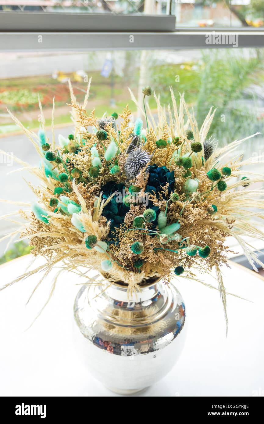 Beautiful and colorful dehydrated flower arrangement Stock Photo - Alamy