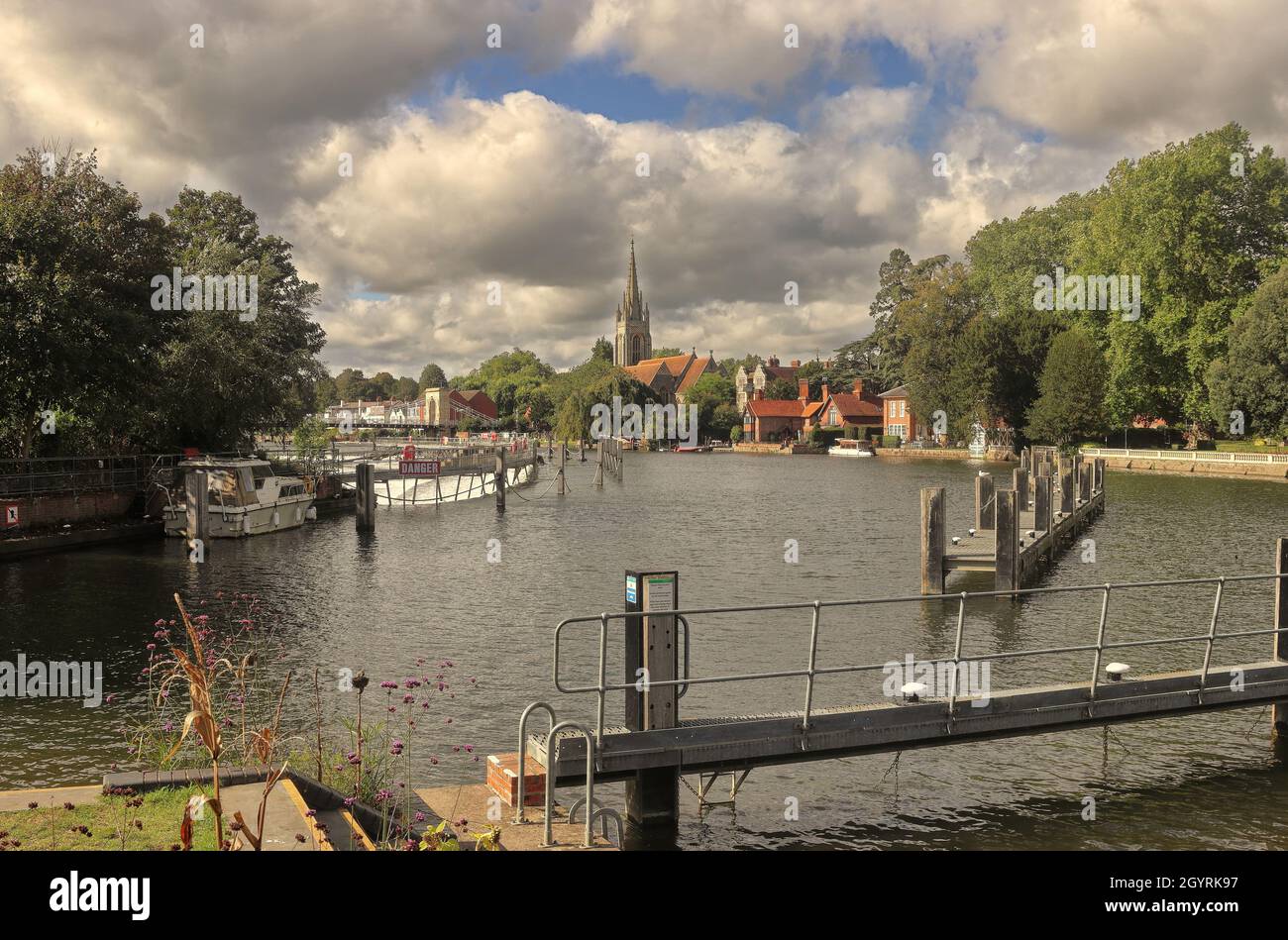 Marlow on Thames, with Weir and church in the bacground Stock Photo - Alamy
