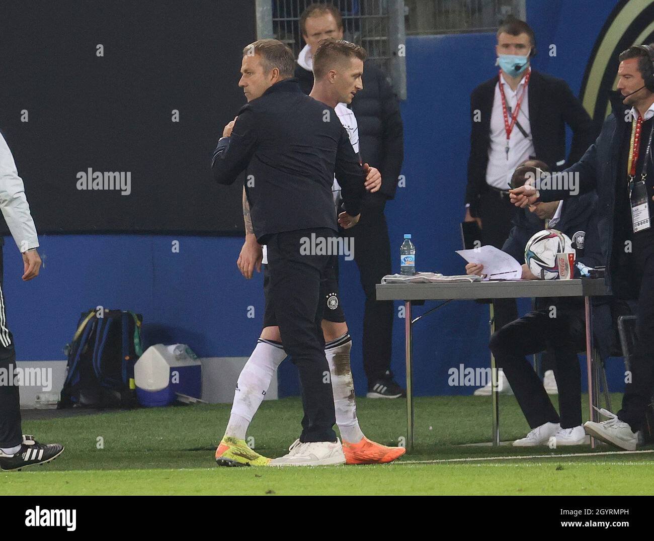 Hamburg, Deutschland. 08th Oct, 2021. firo: 08.10.2021 Fuvuball: Soccer ...