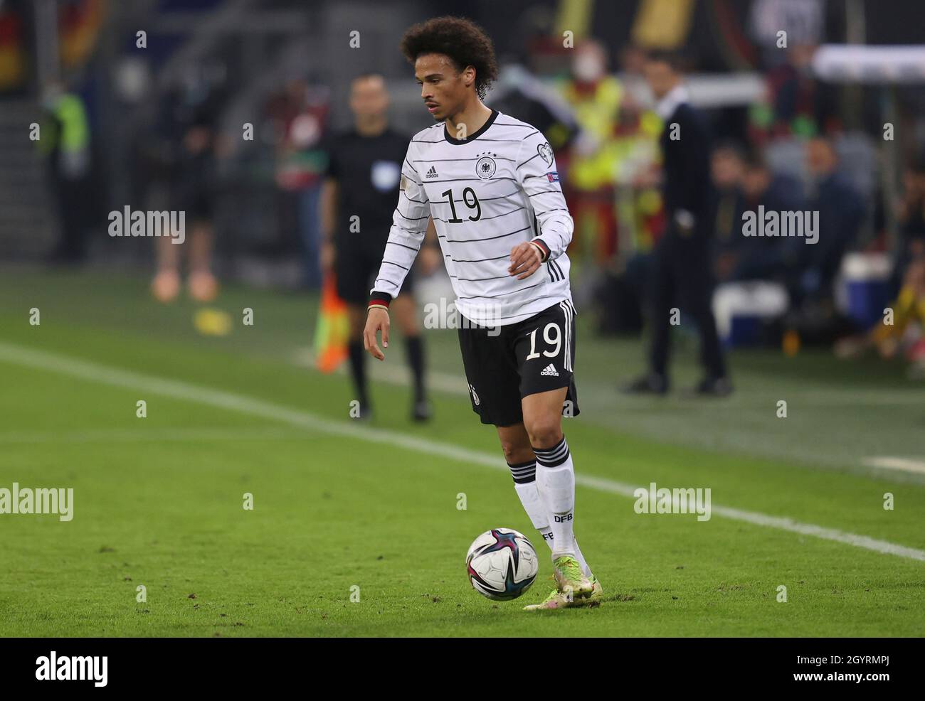 Hamburg, Deutschland. 08th Oct, 2021. firo: 08.10.2021 Fuvuball: Soccer ...